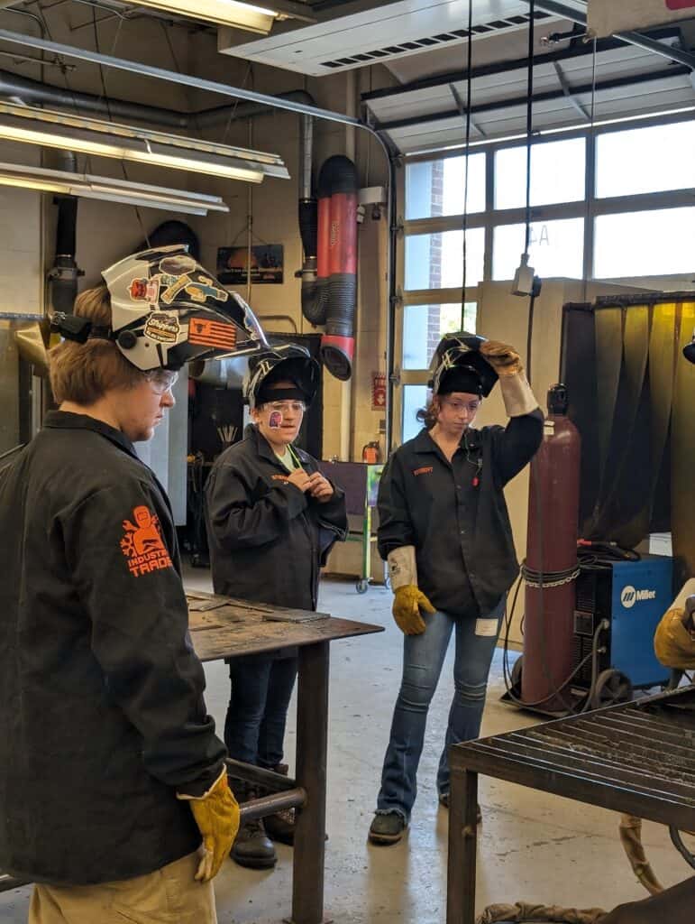 Girl Powered workshops redefine the face of STEM - The Vermont Journal & The Shopper