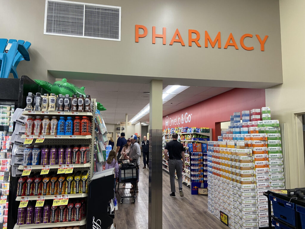 Shaw’s reopens in Ludlow - The Vermont Journal & The Shopper